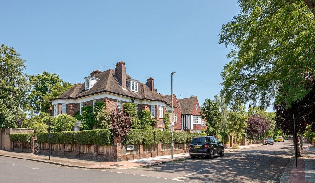 Period Family Home With Two Kitchens For Filming