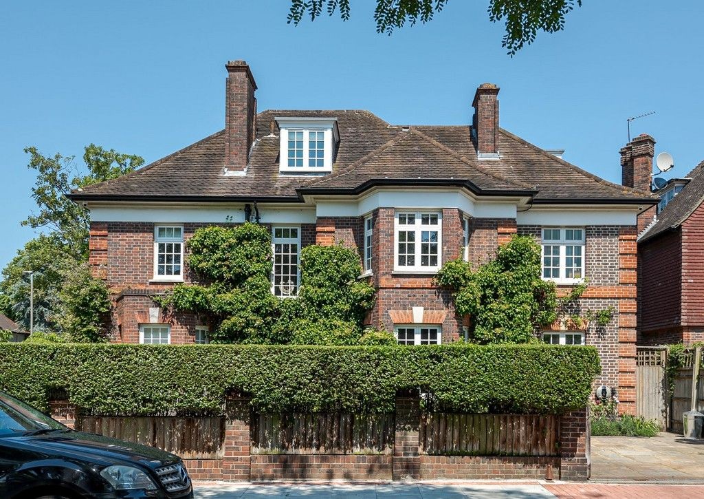Period Family Home With Two Kitchens For Filming