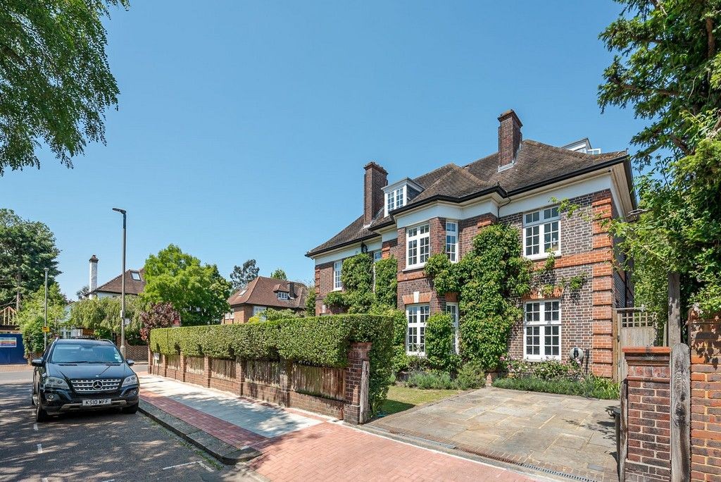 Period Family Home With Two Kitchens For Filming
