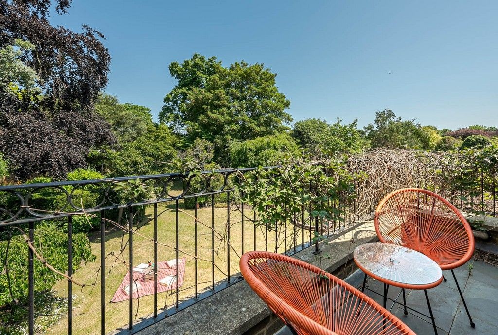 Period Family Home With Two Kitchens For Filming